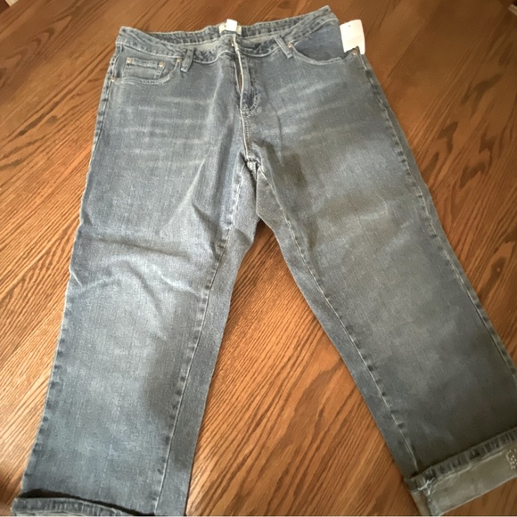 Cato | Pants & Jumpsuits | Cato Woman Sz 6 Capris Nwt | Poshmark